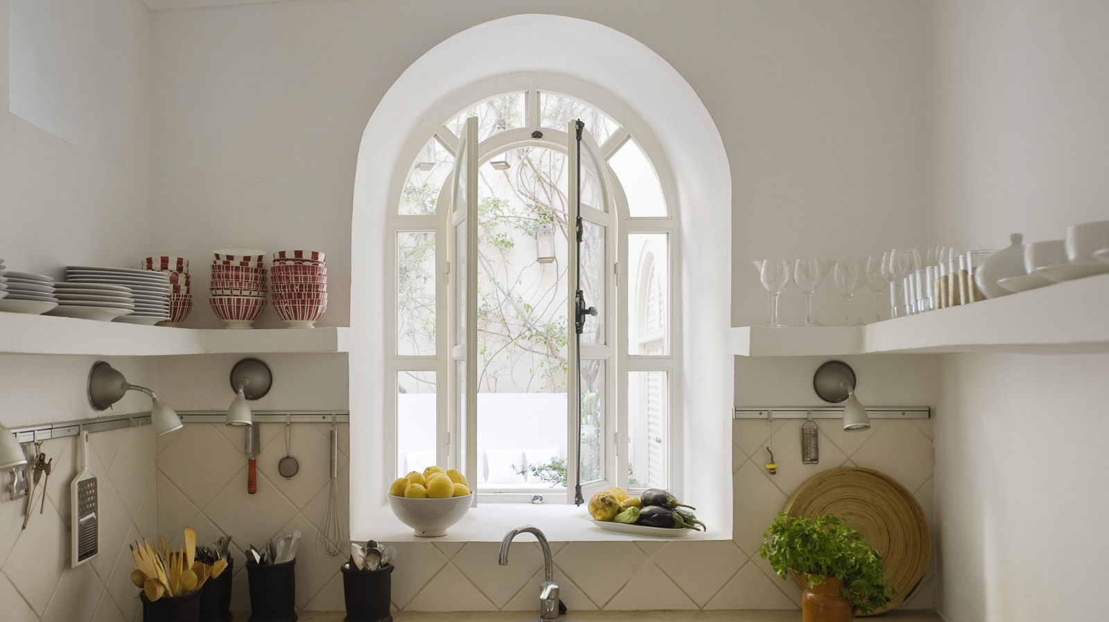 10 Creative Ways To Style Kitchen Windows
