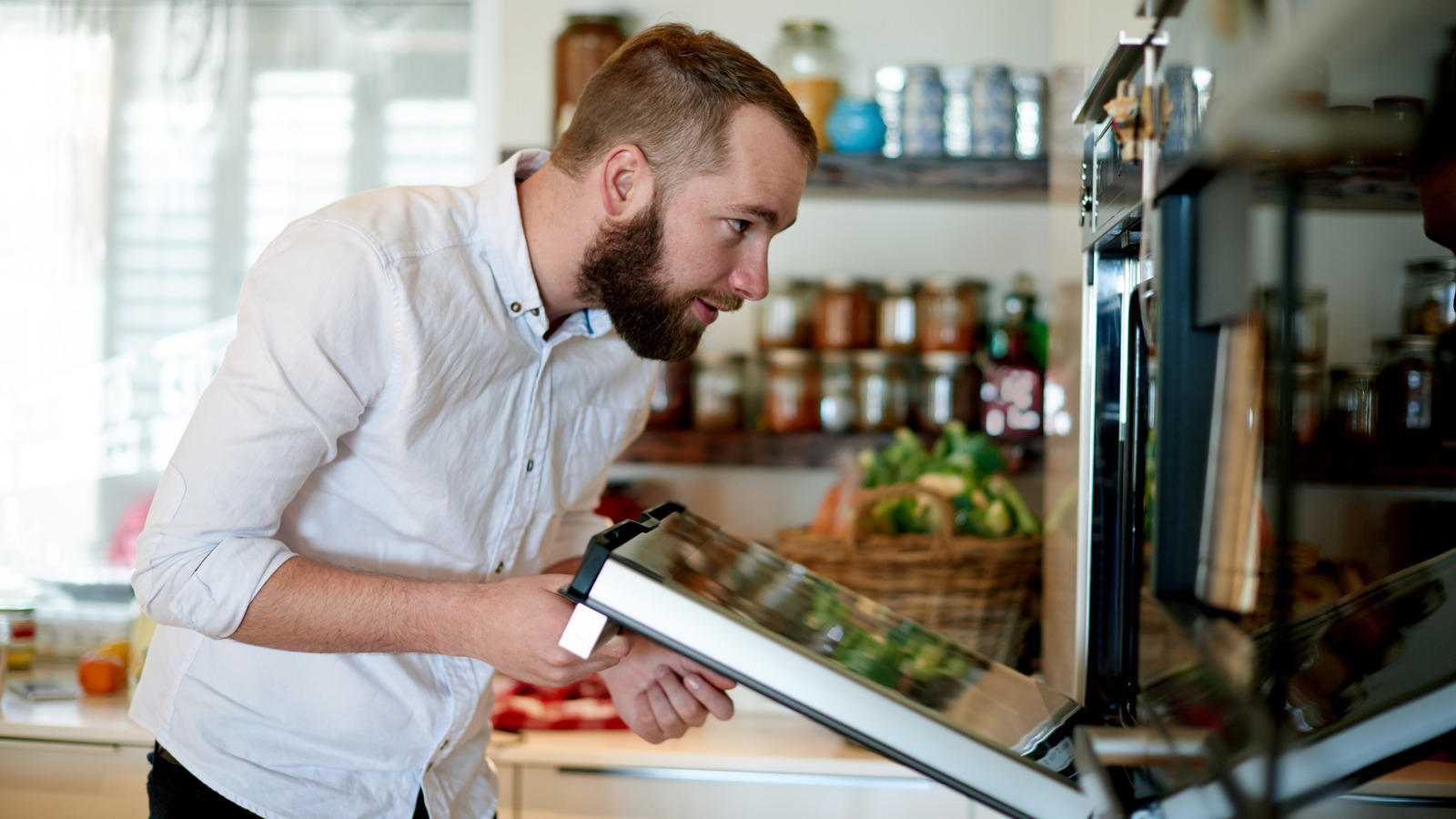 11 Signs You Really Need To Clean Your Oven