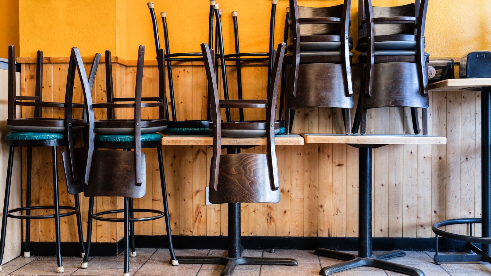 12 Chain Restaurants That Might Sadly Disappear In 2024