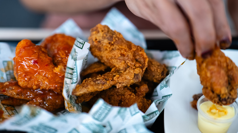 15 Fast Food Chains That Serve Bone-In Chicken Wings