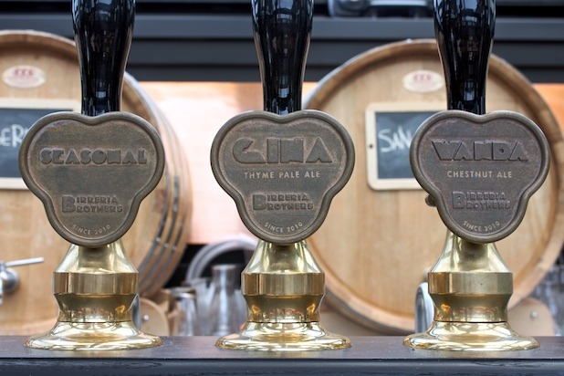 15 Great Bars for Drinking Outdoors Slideshow