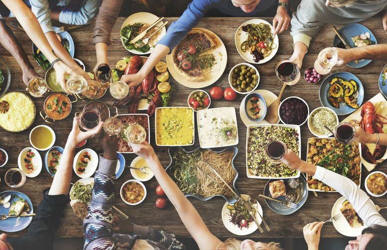 20 Simple Steps for a Stress-Free Dinner Party