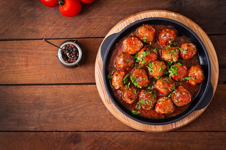 23 Super Manly, Meaty Dishes You Need to Make for Your Tailgate Slideshow