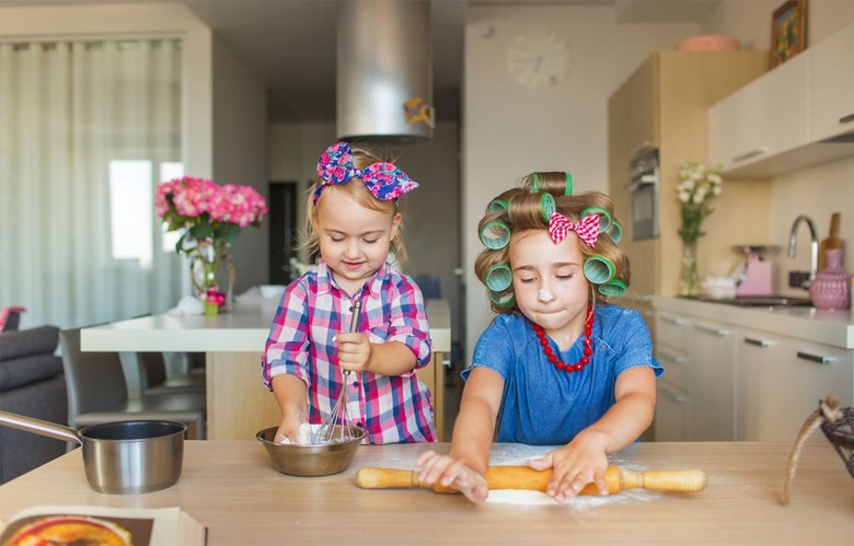 7 Ways the Kids Can Help With Thanksgiving Dinner (Slideshow)