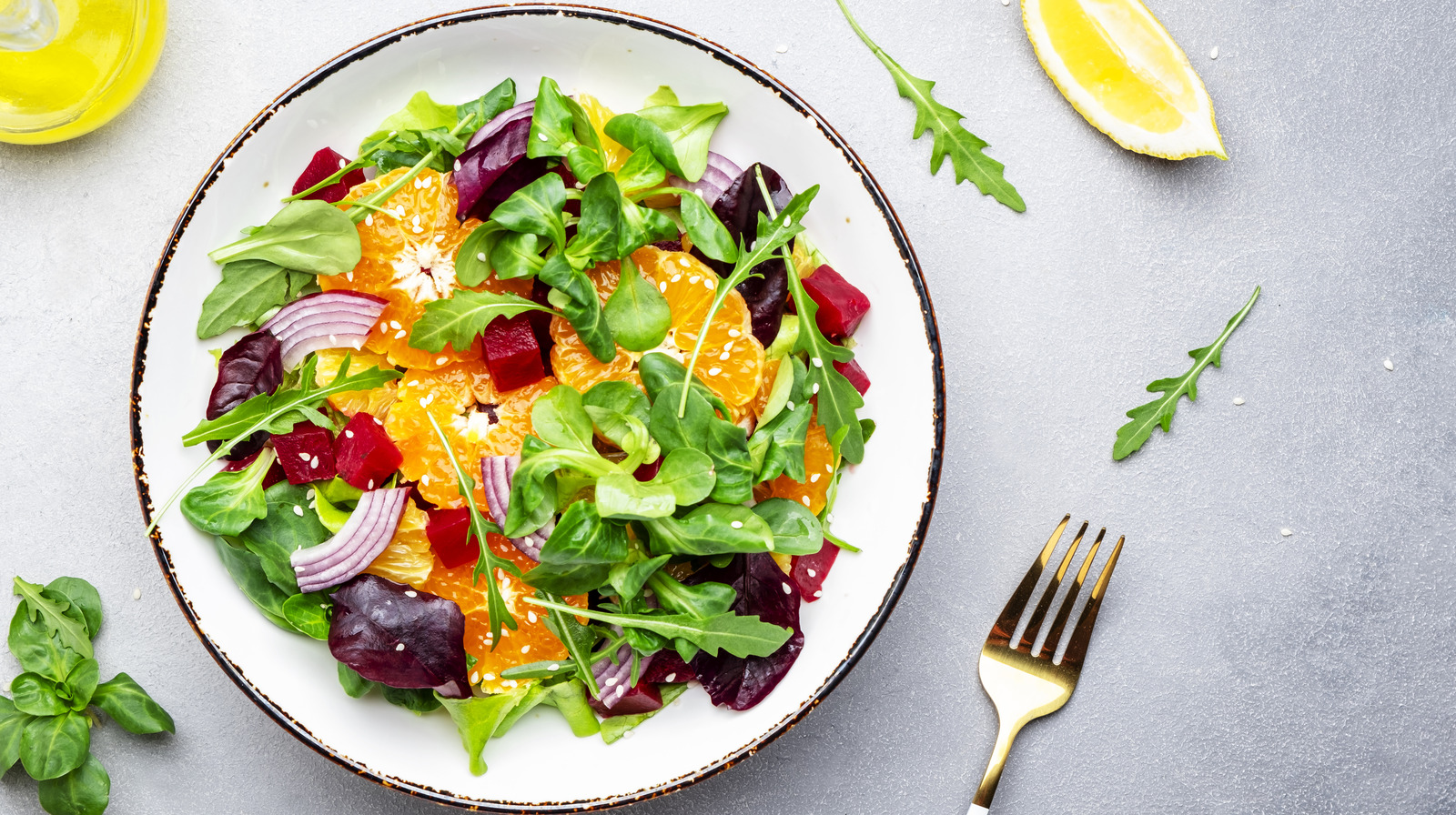 A Chef Reveals Why Salads Always Taste Better At A Restaurant