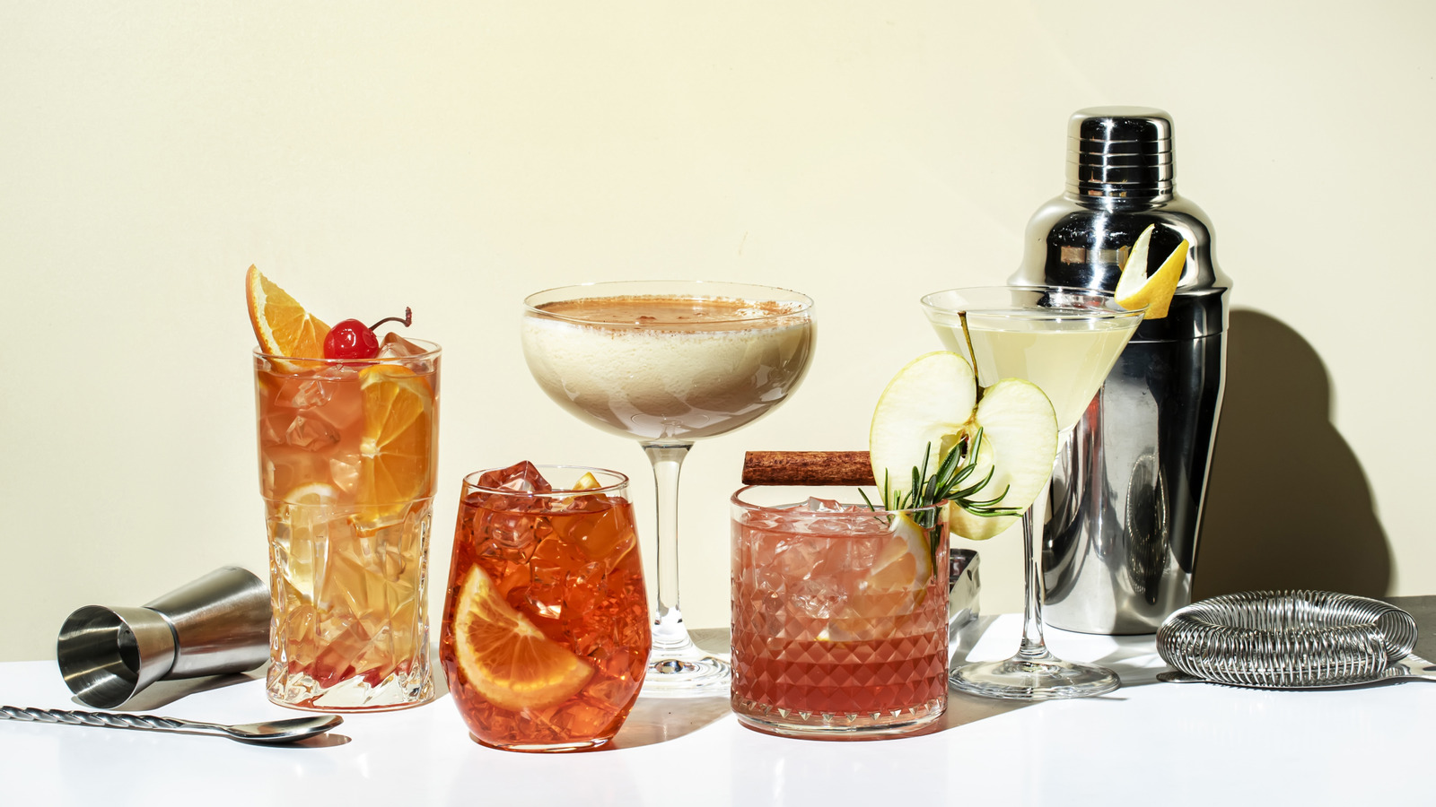 A Mixologist Shares How To Build The Best Holiday Cocktail Board