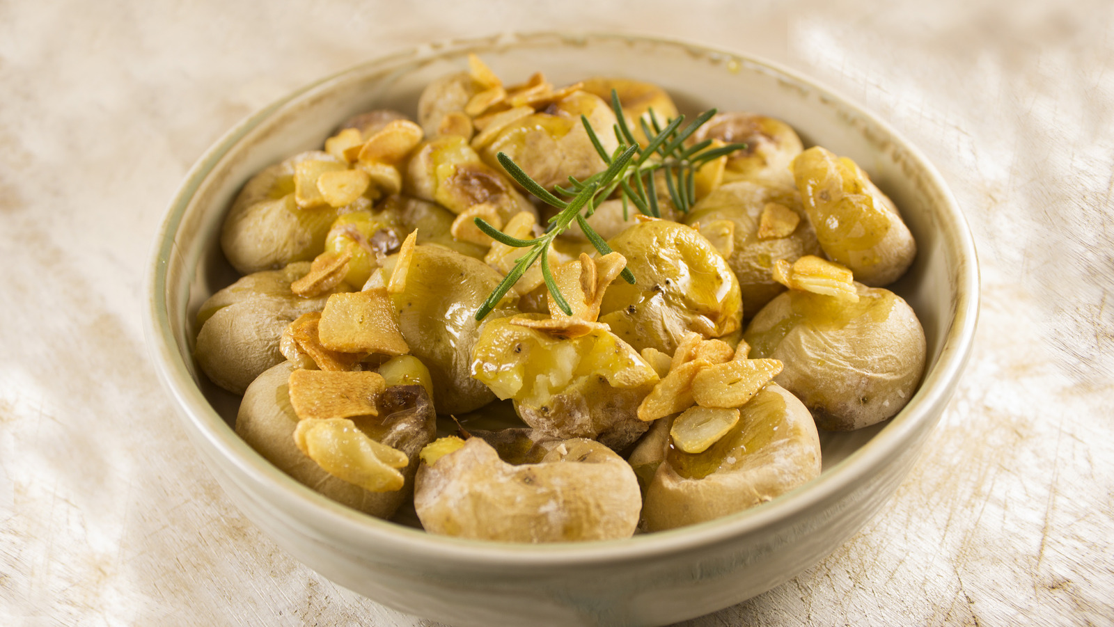 Batatas à Murro: The Creamy Portuguese Take On Smashed Potatoes