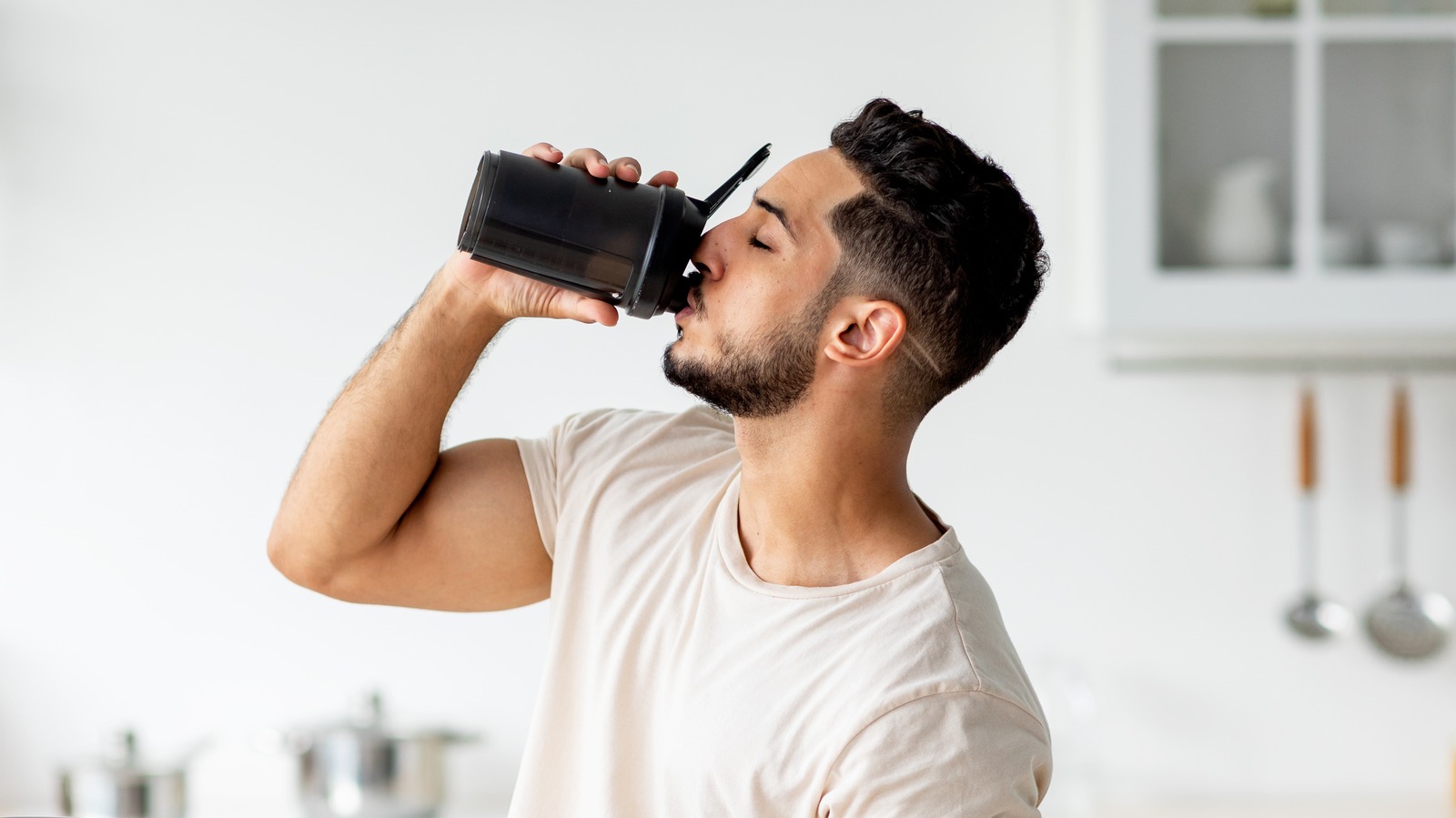 C4 Vs. Ravage: Get Your Pre-Workout Powders On