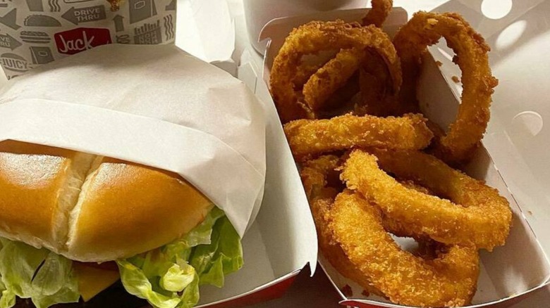 Customers Say These Are The 9 Best Fast Food Onion Rings