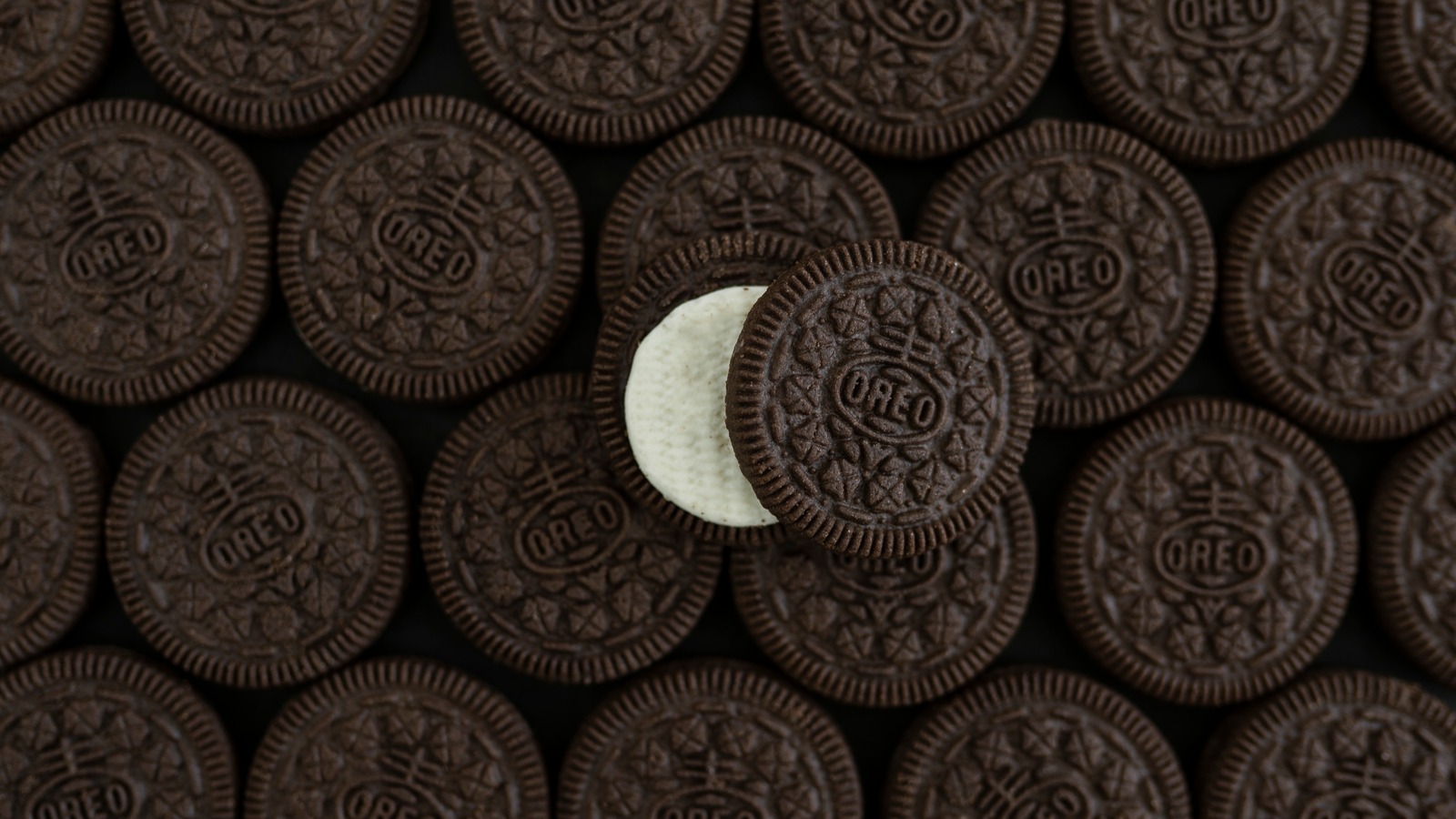 Discontinued Oreo Big Stuf Cookies Were A Massive, Beloved '80s Snack