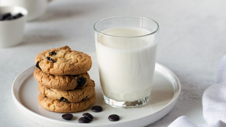 Do Cookies And Milk Really Help You Fall Asleep?