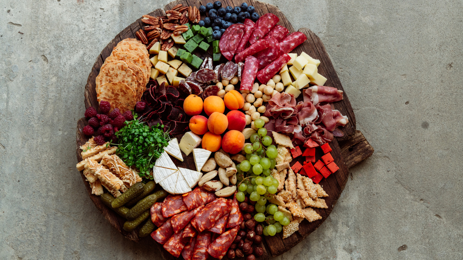 Expert Tips On Building The Best Snack Plate