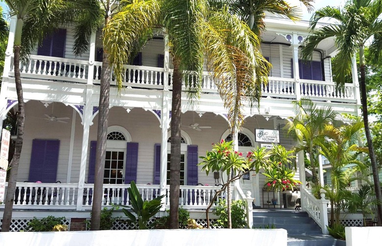 Get Spooked At America's 10 Most Haunted Bed And Breakfasts Slideshow