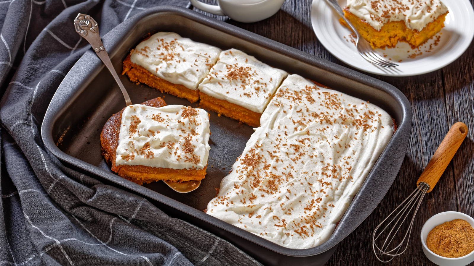 Glass Vs Metal Baking Pans: How To Know When To Use Each One