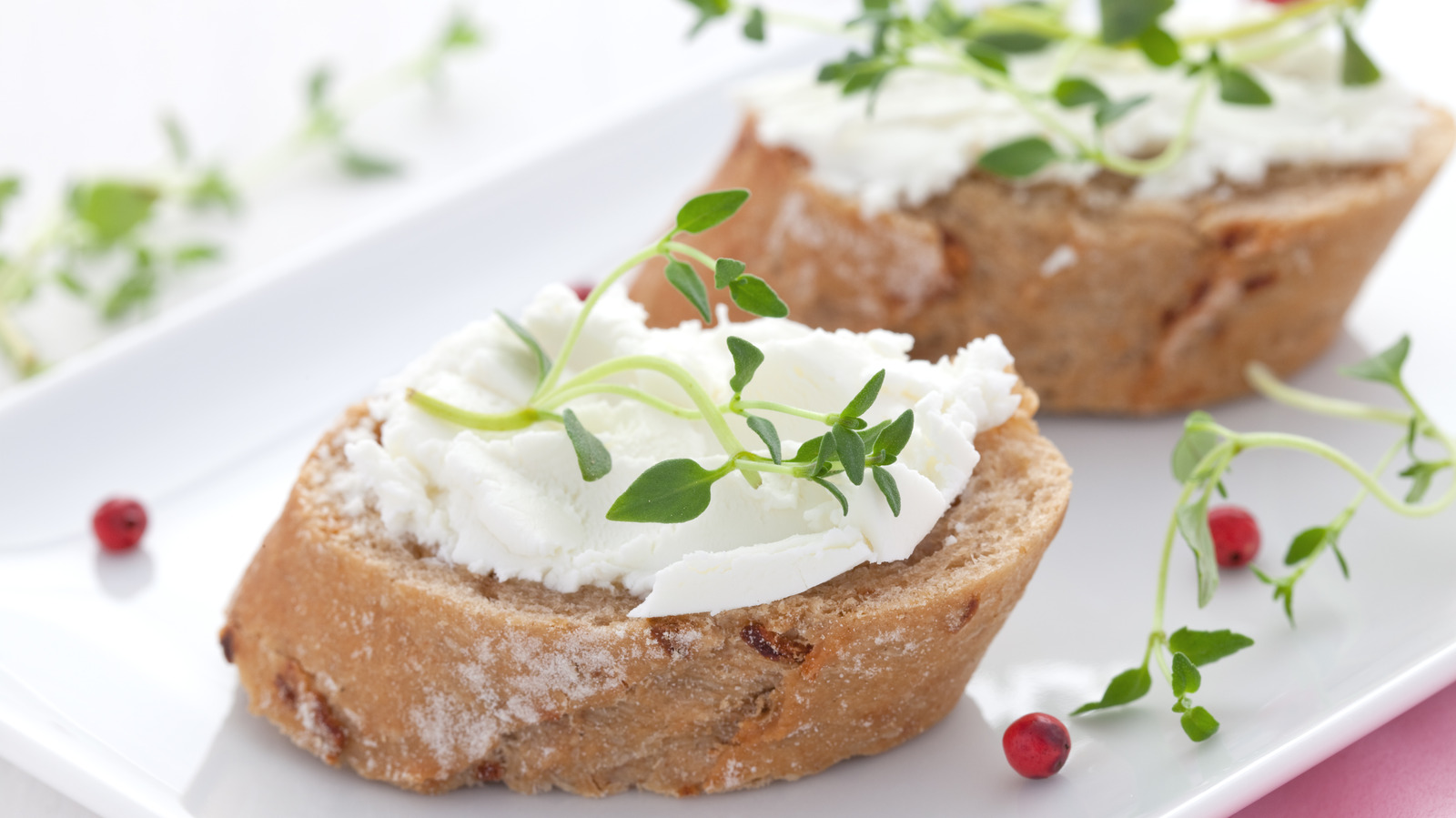 Goat Cheese Is The Tangy Addition Your Garlic Bread Deserves