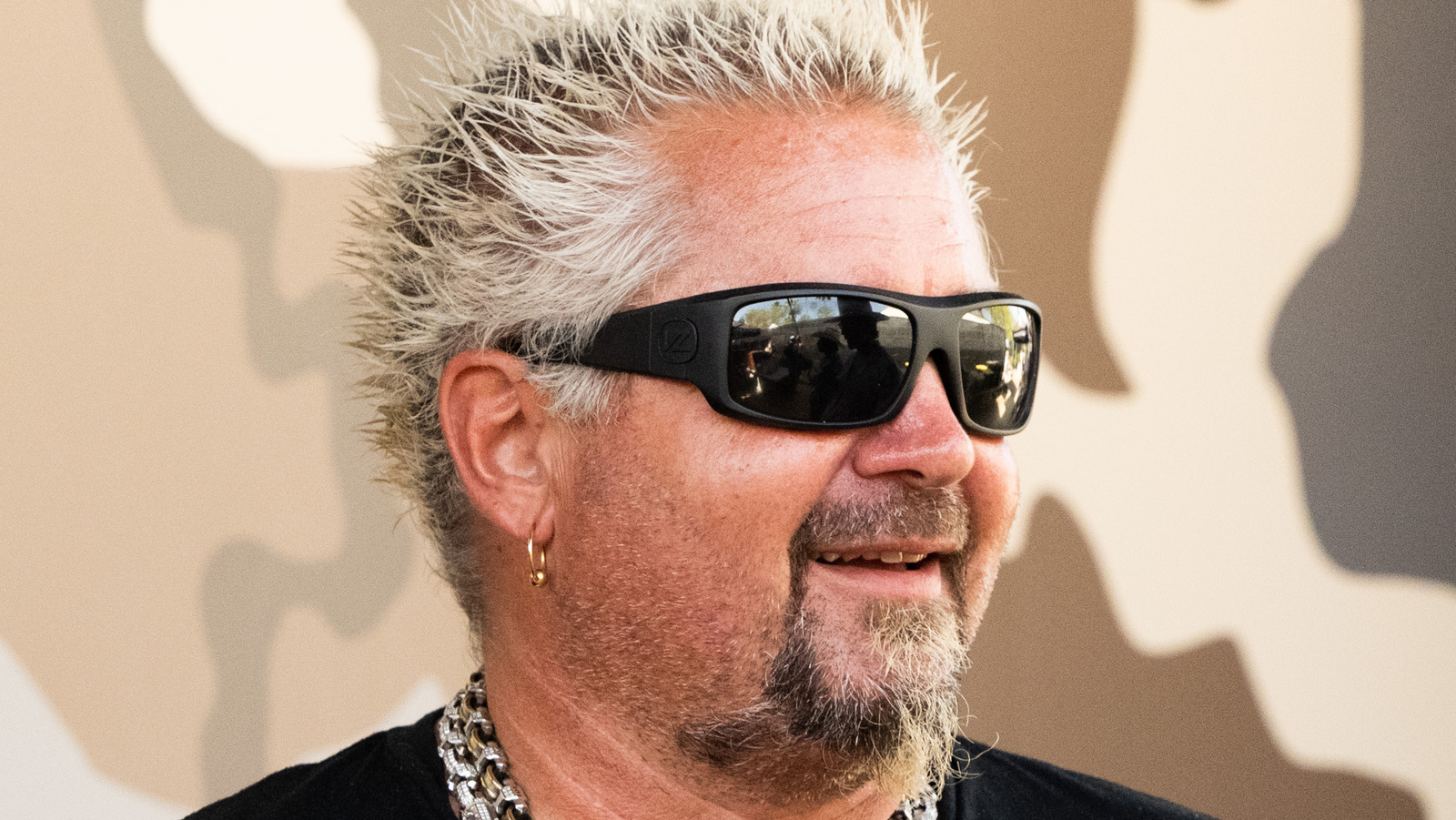 Guy Fieri's Go-To Tip For The Best Veggie Burgers