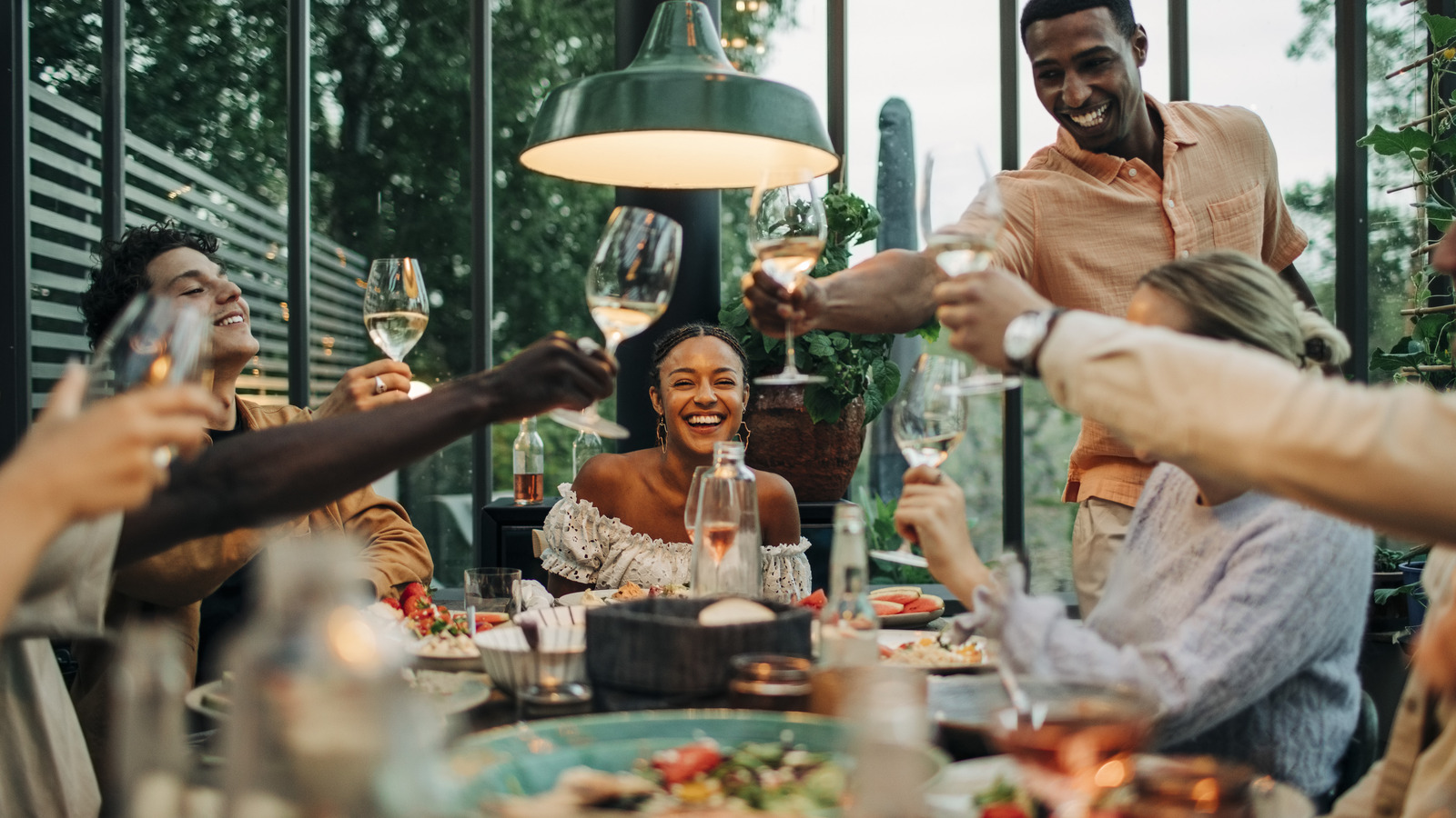 Here's How To Set Your Dinner Party Table Like A Total Pro