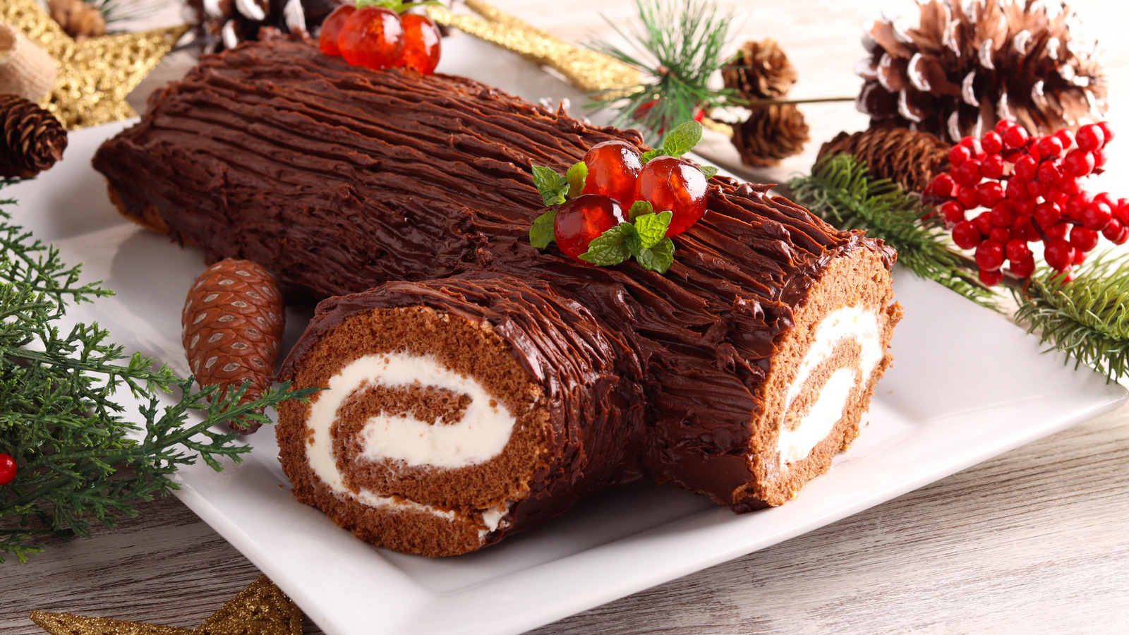 How To Prep (And Store) That Yule Log Ahead Of Your Holiday Dinner