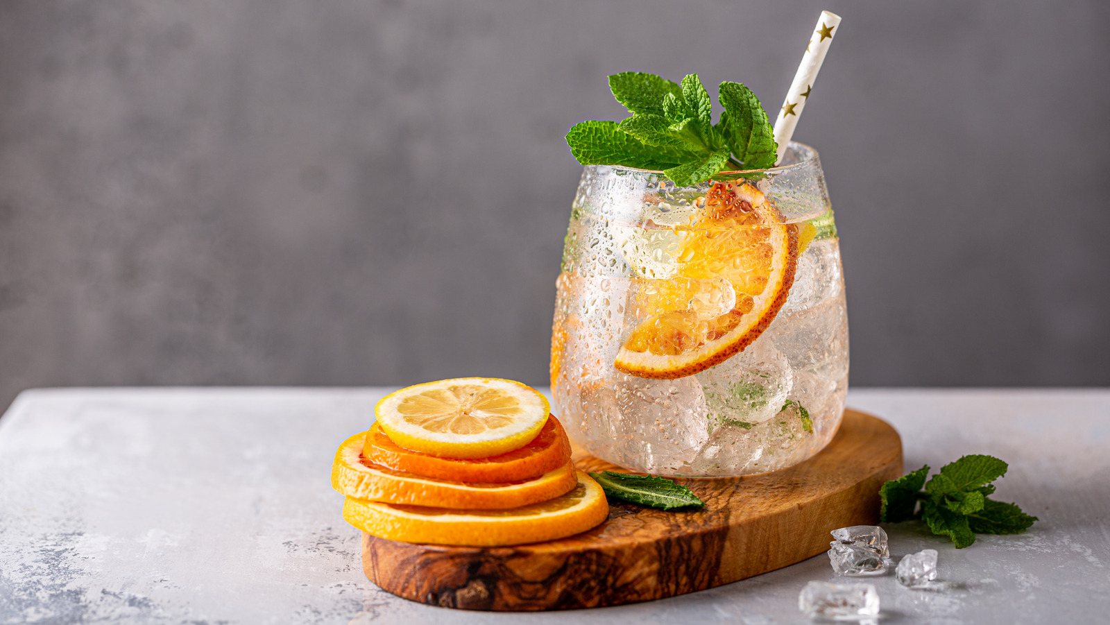 How To Spot The Best Citrus For Your Perfect Cocktail Garnish