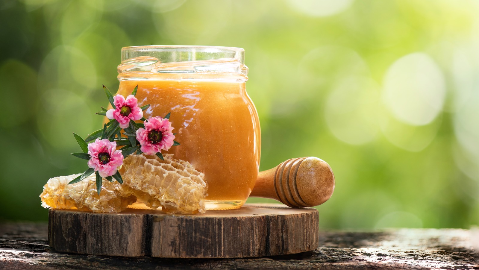 Infuse Your Own Honey With Herbs For An Deliciously Easy Treat