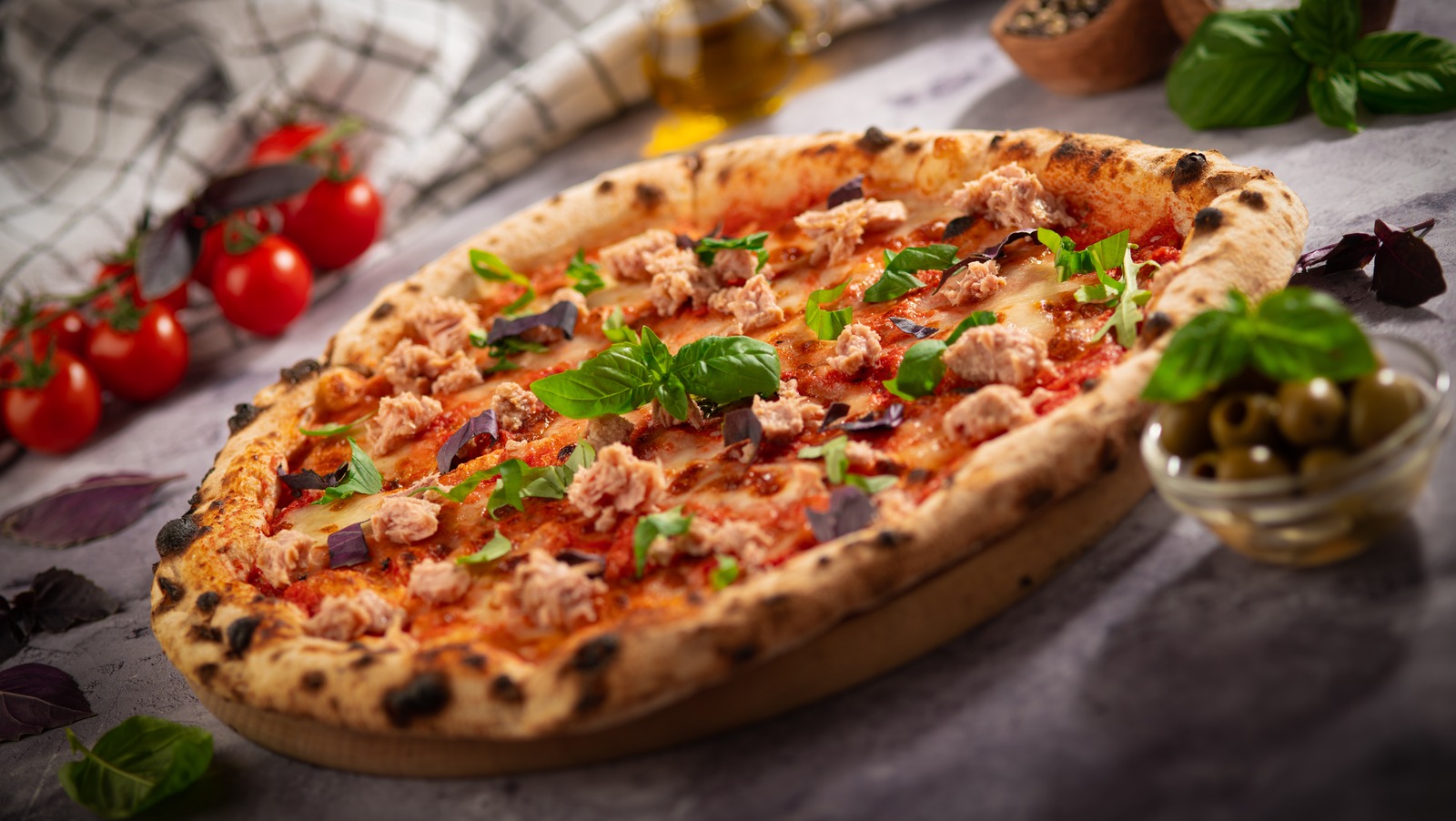 It's Time You Use Up That Leftover Canned Tuna For Your Next Pizza Night