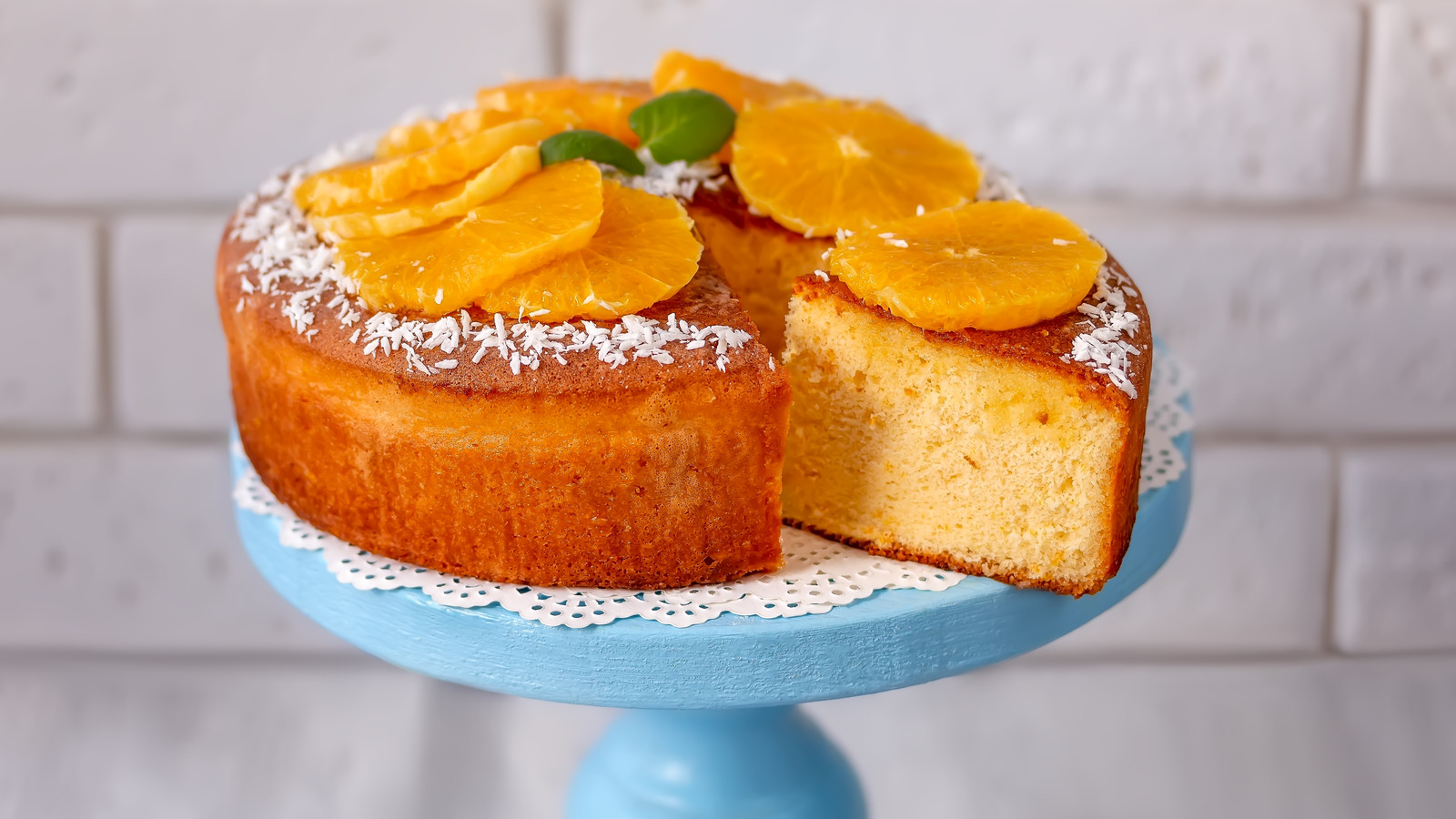 Keep Your Cake Fresh With The Food Item Almost Everyone Already Has