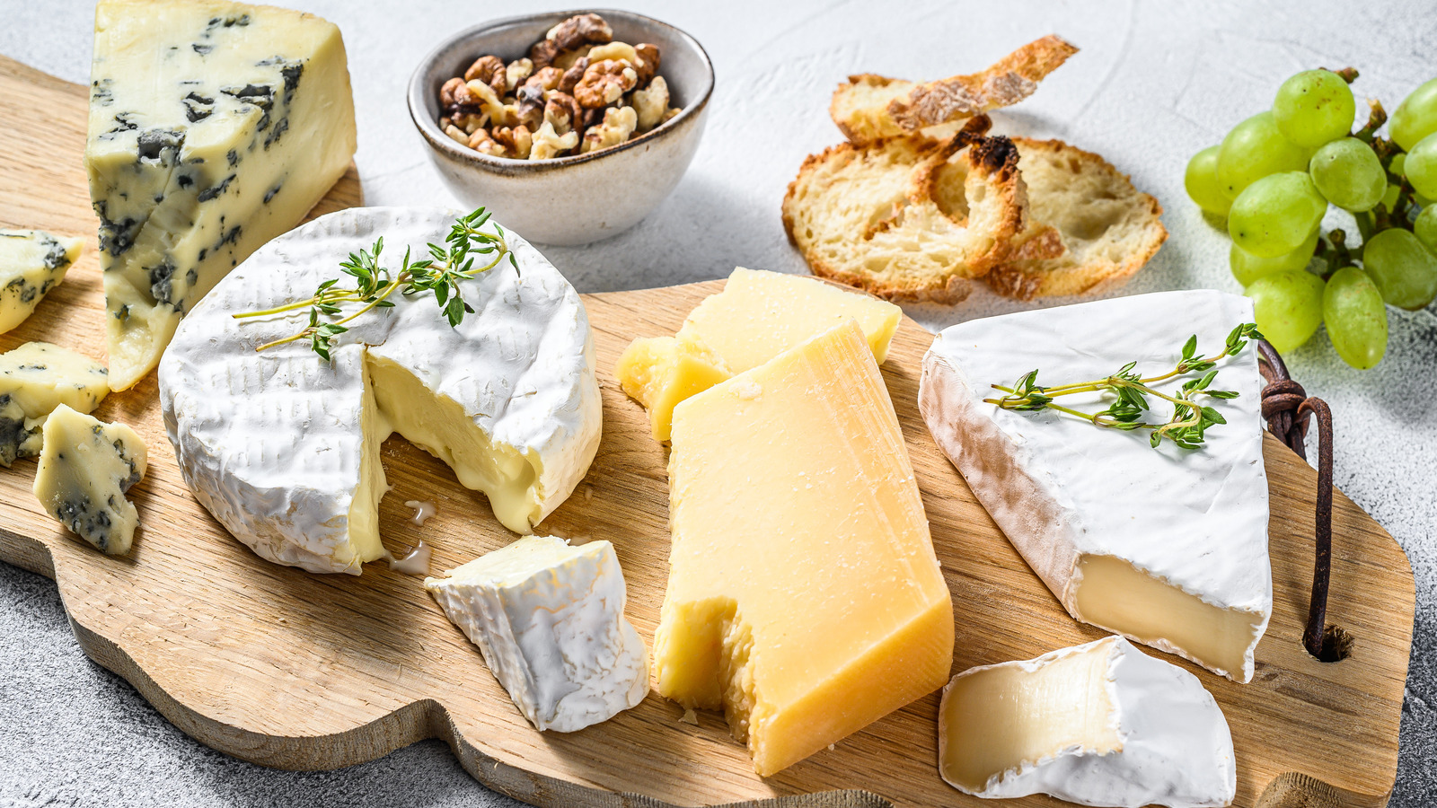 Non-Alcoholic Drink And Cheese Pairings That Everyone Can Enjoy