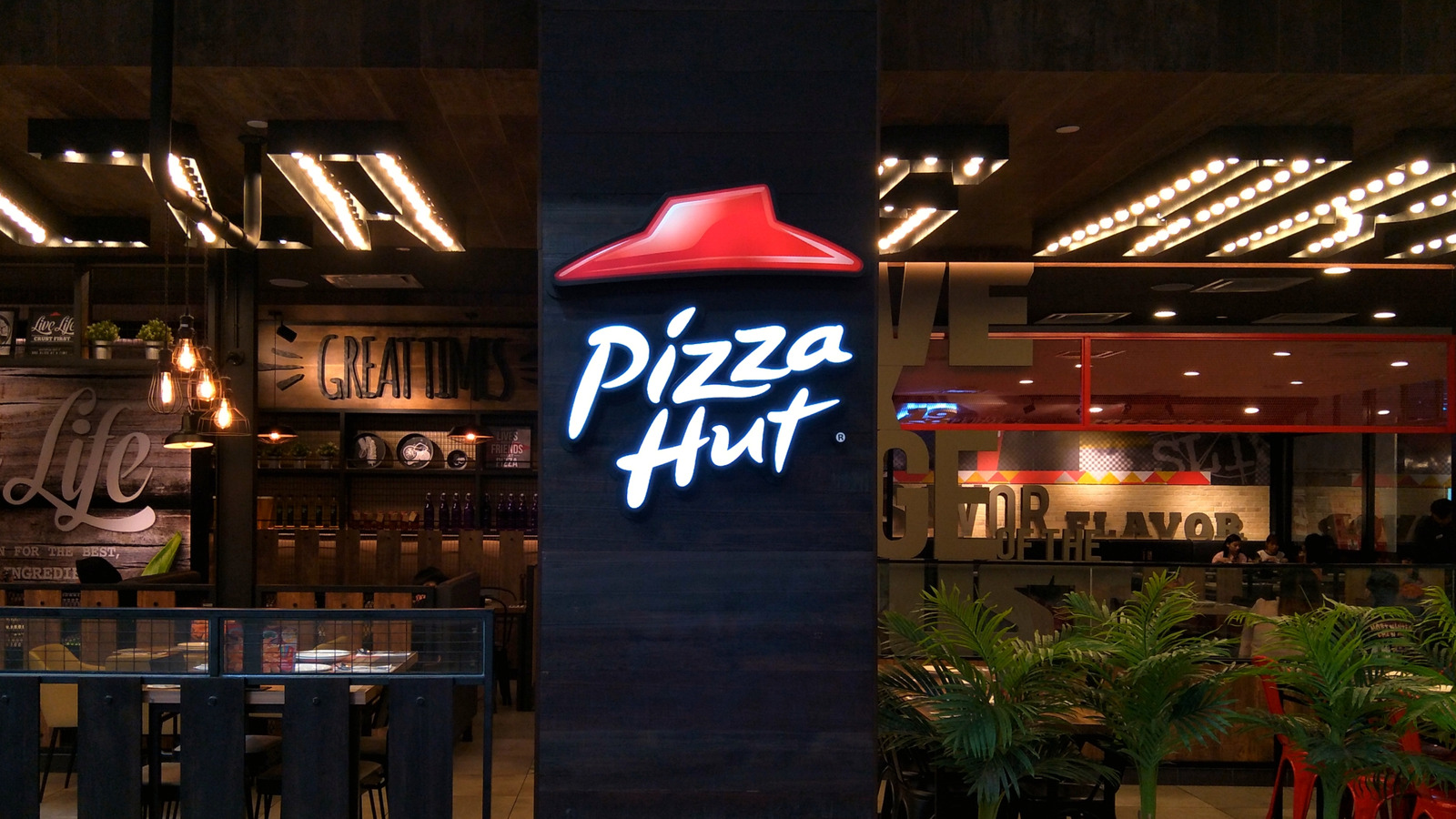 Pizza Hut's Name Was Created Simply Out Of Convenience