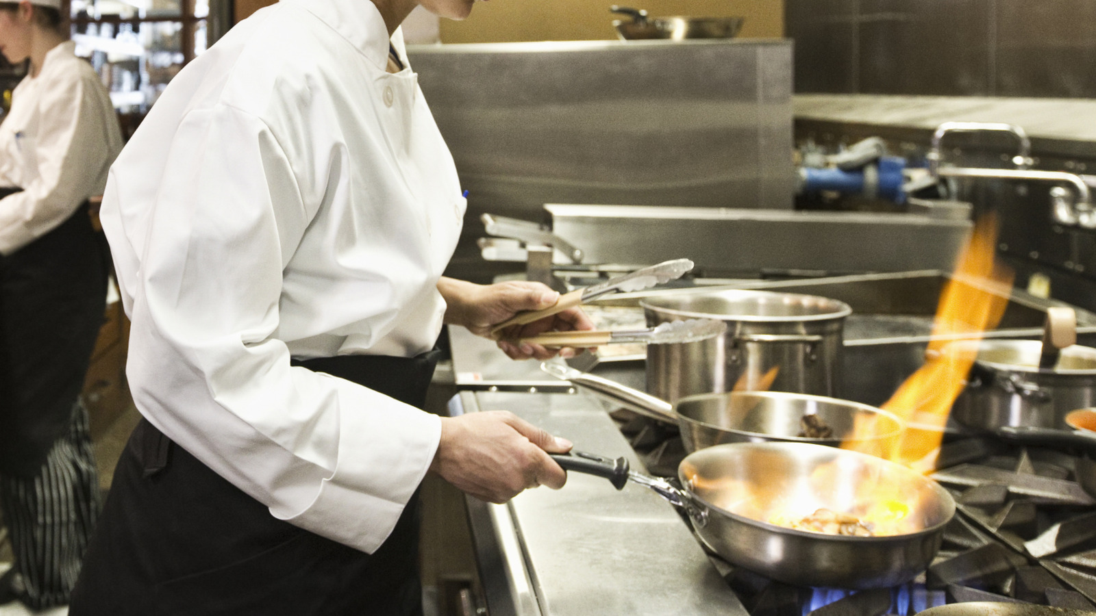 Professional Chefs Rarely Use Nonstick Cookware: Here's What They ...