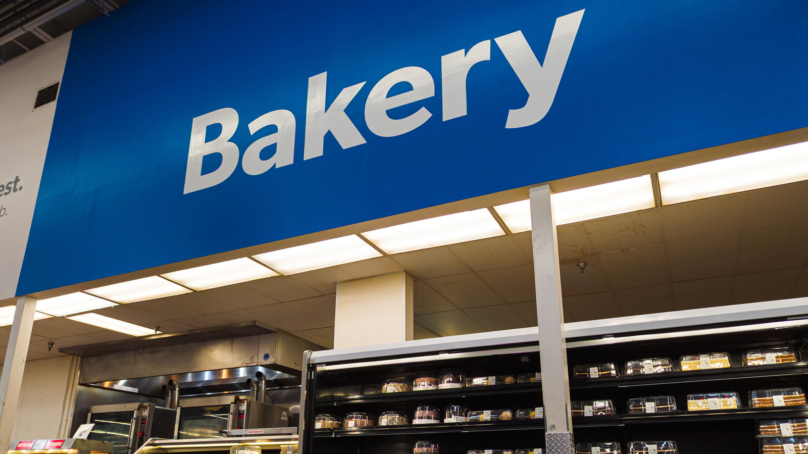 Sam's Club's New Cake Slices Have Shoppers Flocking To The Bakery