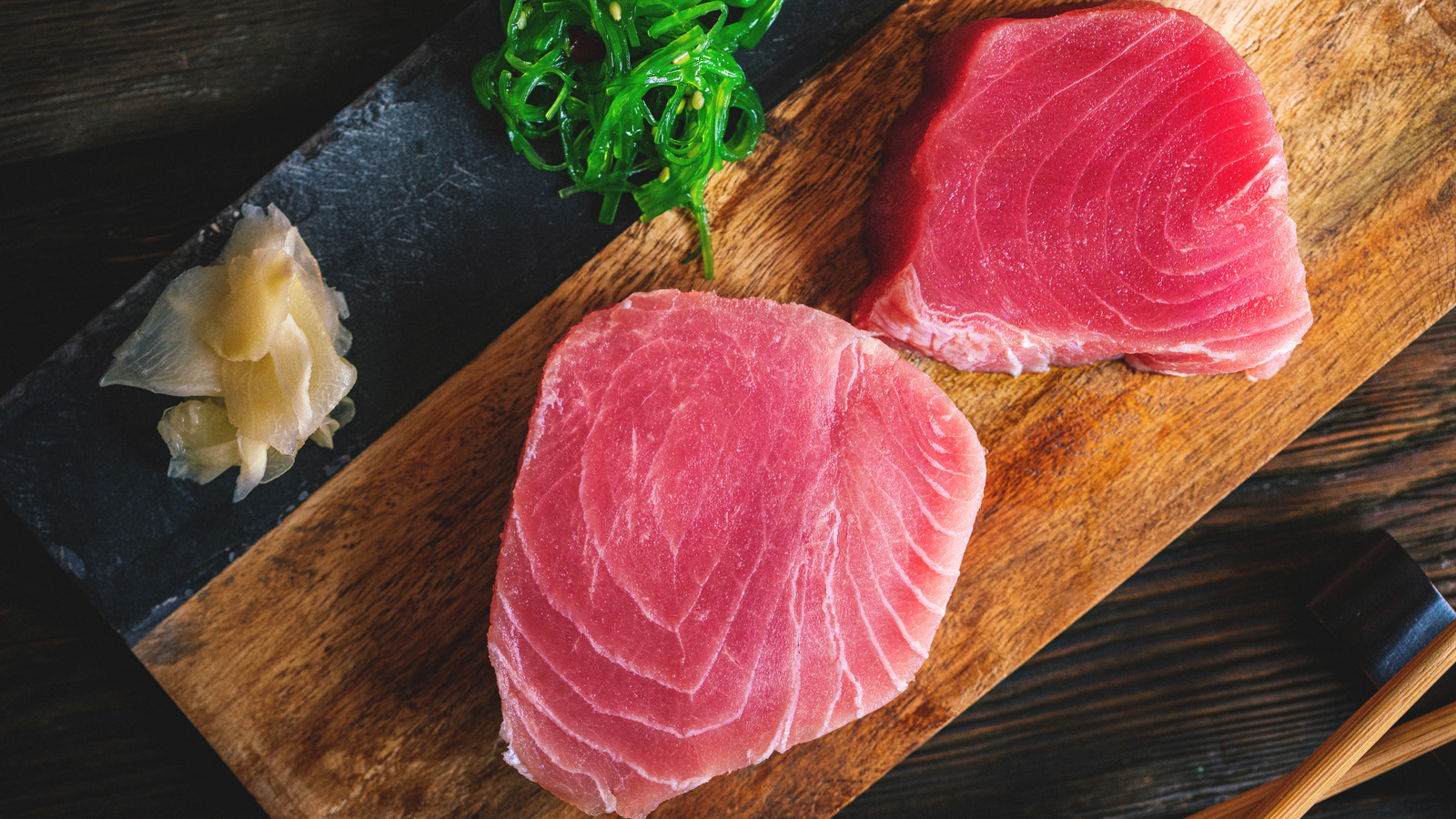 Should Tuna Steaks Sit Out Before Cooking?