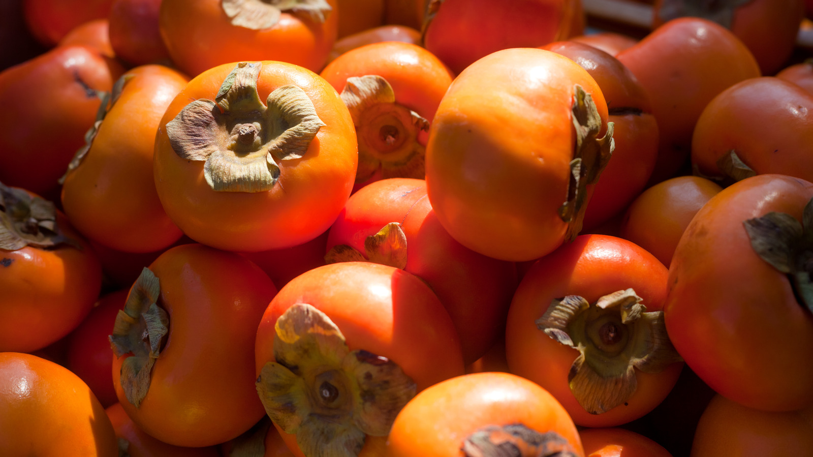 Should You Eat The Skin On Persimmons?