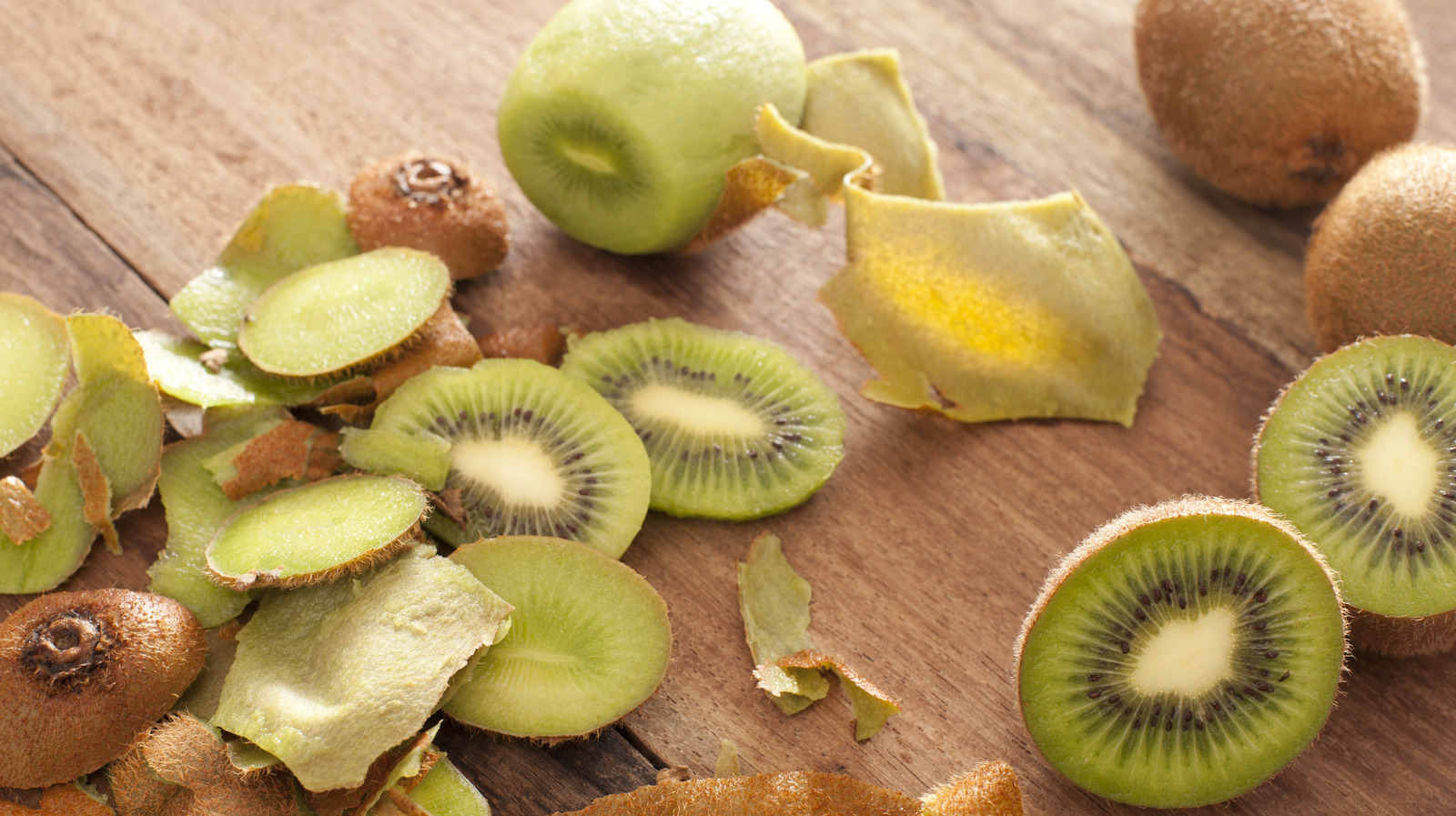 Skin Kiwi In An Instant With A Simple Spoon Trick