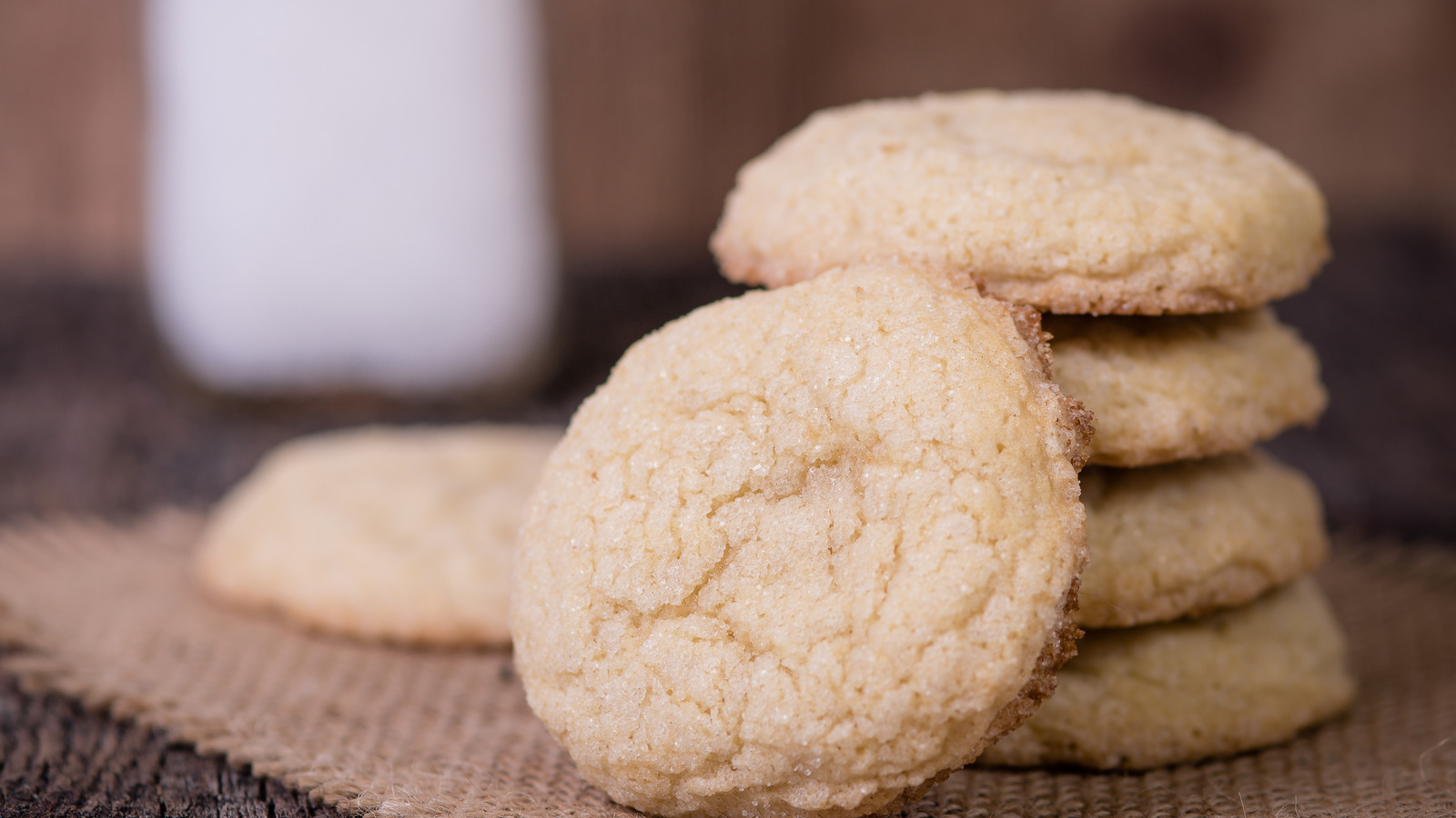 Store Homemade Cookies With A Sugar Cube For Maximum Chewiness
