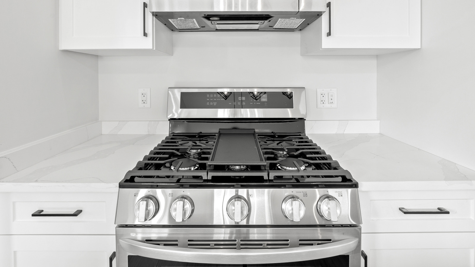 The Affordable Way To Degrease Your Stovetops Without A Cleaner