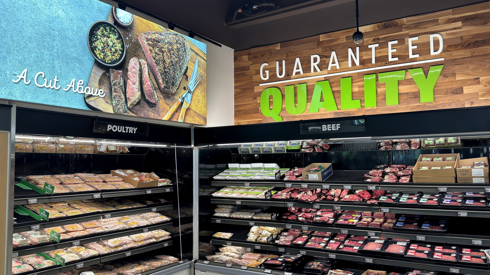 The Aldi Hot Dog Brand That's Made With Fewer Ingredients Than You Think