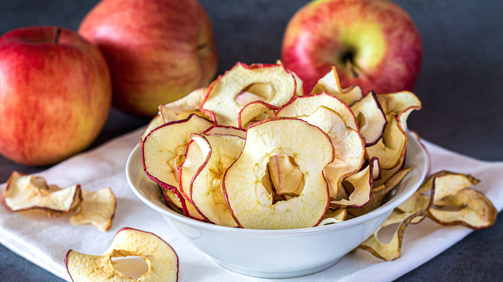 The Best Apples To Pick For Sweet Fruit Chips