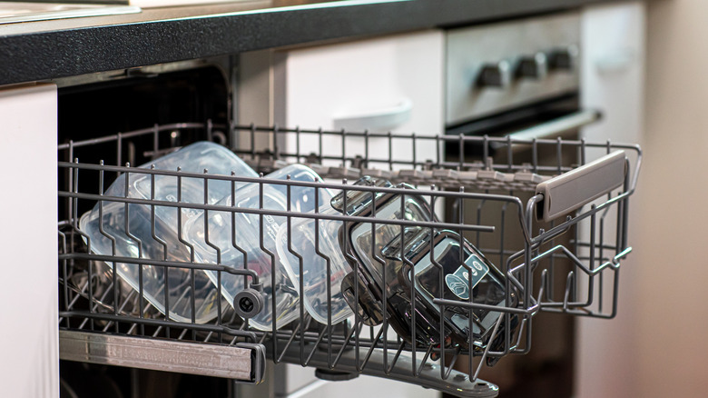 The Best Spot To Put Plastic Food Containers In Your Dishwasher