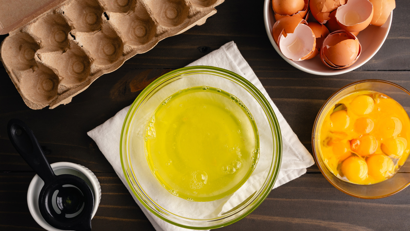 The Best Way To Perfectly Separate Eggs Has Been In Front Of You All Along