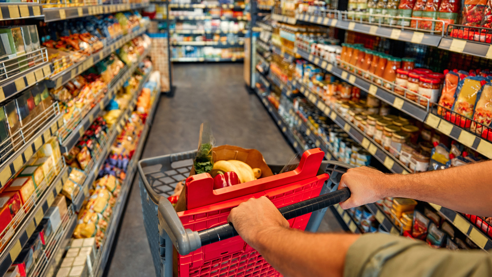 The Biggest Grocery Chain In The US Probably Won't Come As A Surprise