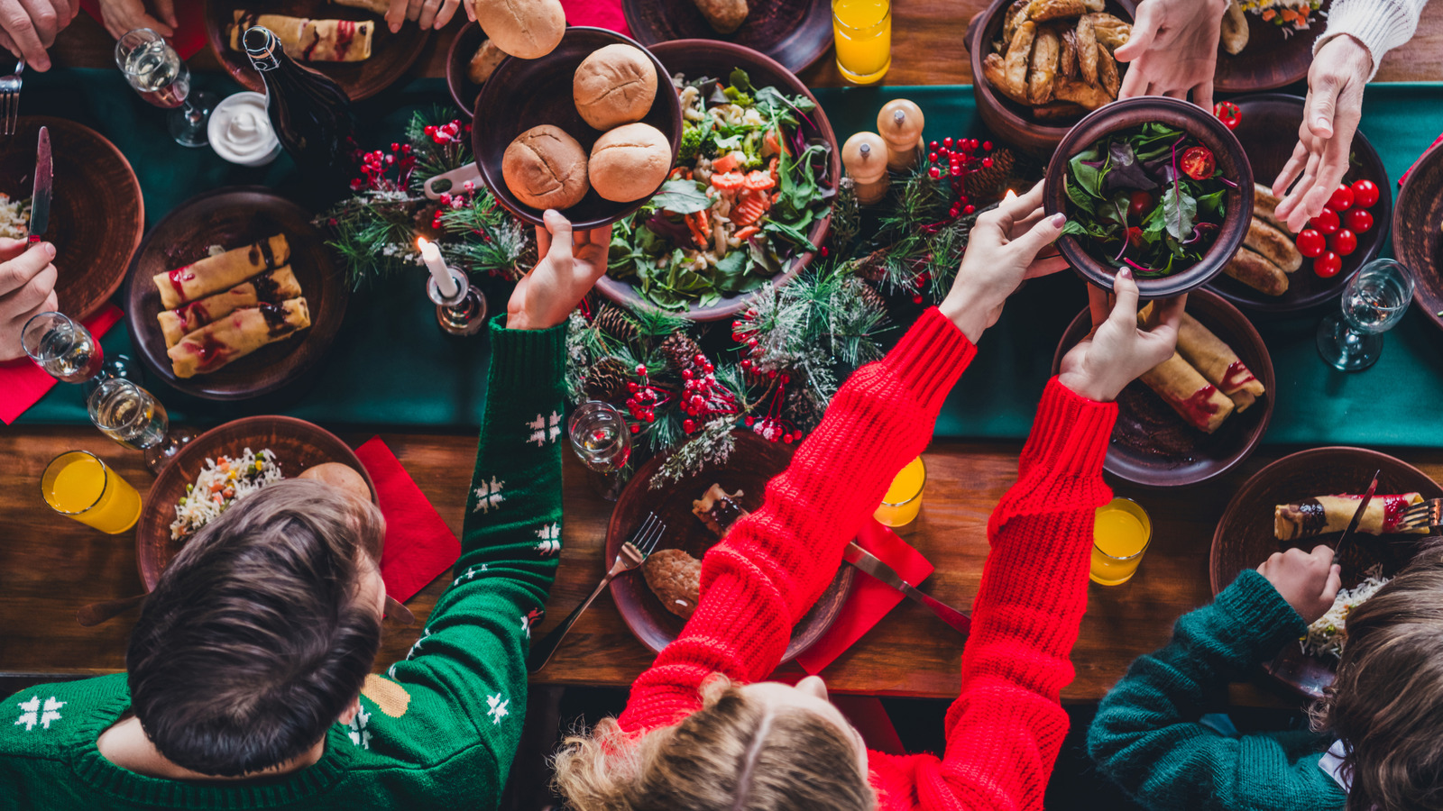 The Cheap And Festive Dollar Tree Plates Your Holiday Table Needs