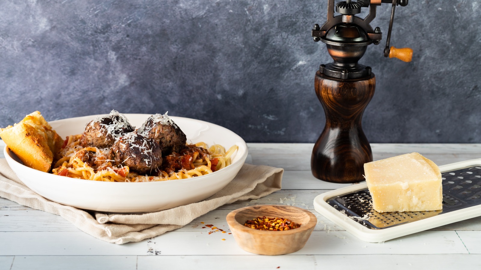 How To Make Crunchy, Cheesy Cheeto Meatballs