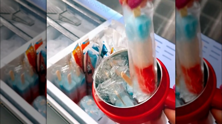 The Cool Hack For Keeping Popsicles Melt-Free (Even At The Beach)