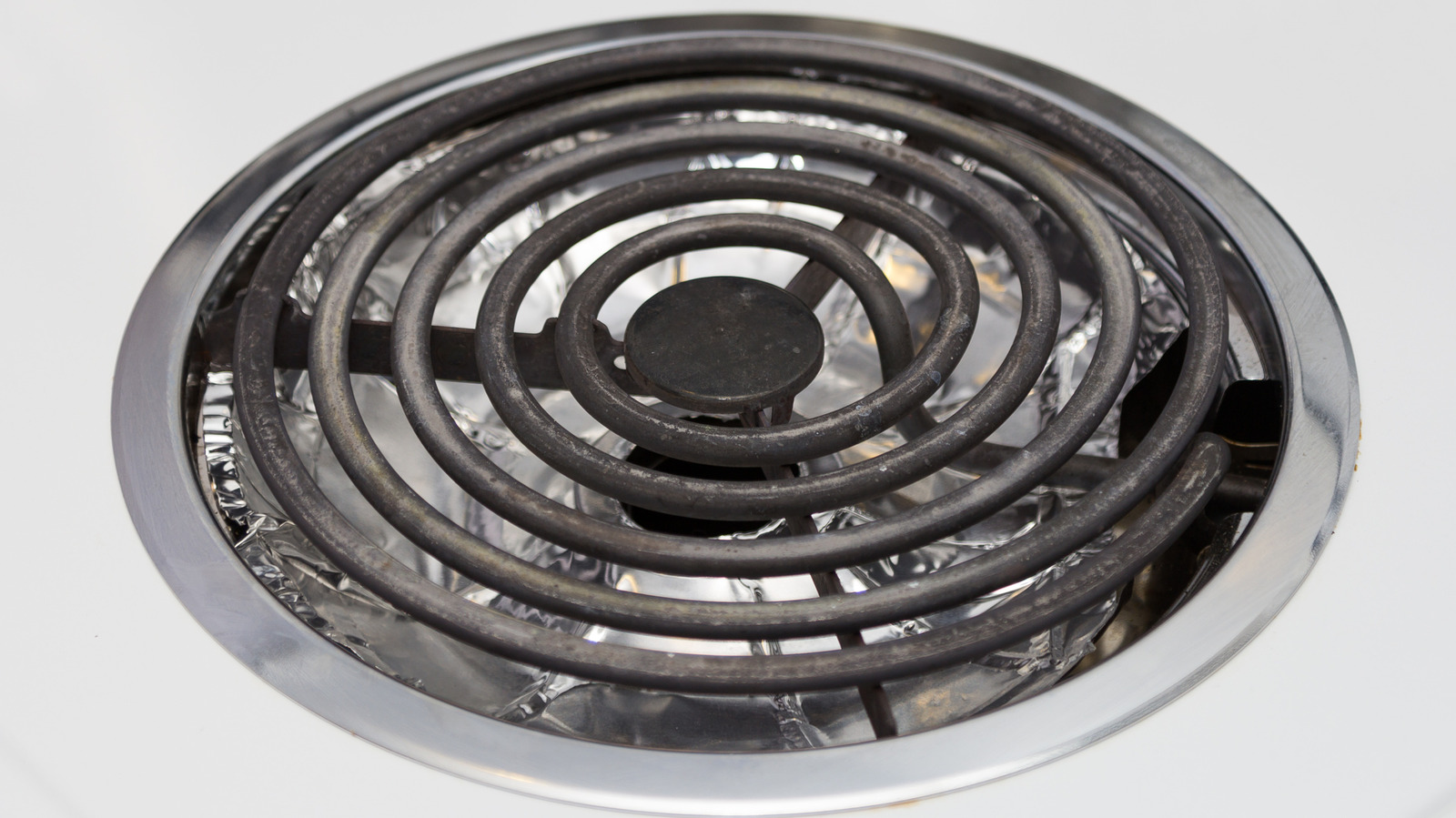 The Dangerous Reason You Should Stop Using Aluminum Foil To Keep Your ...