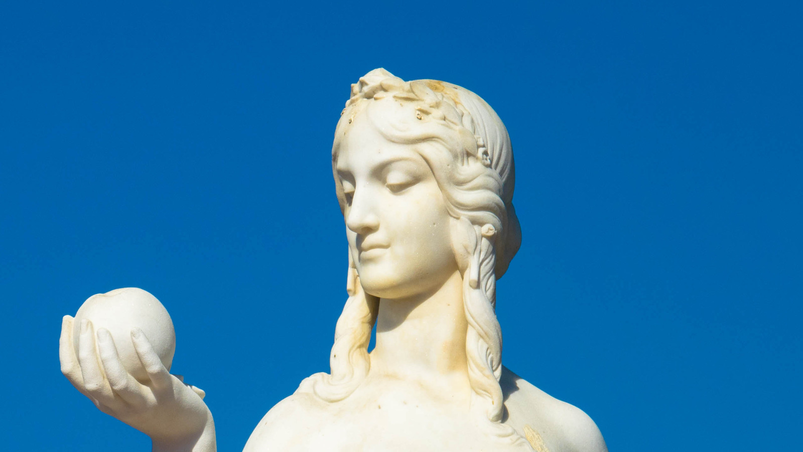 The Dinner Experience That Has Guests Leave Their Clothes At The Door