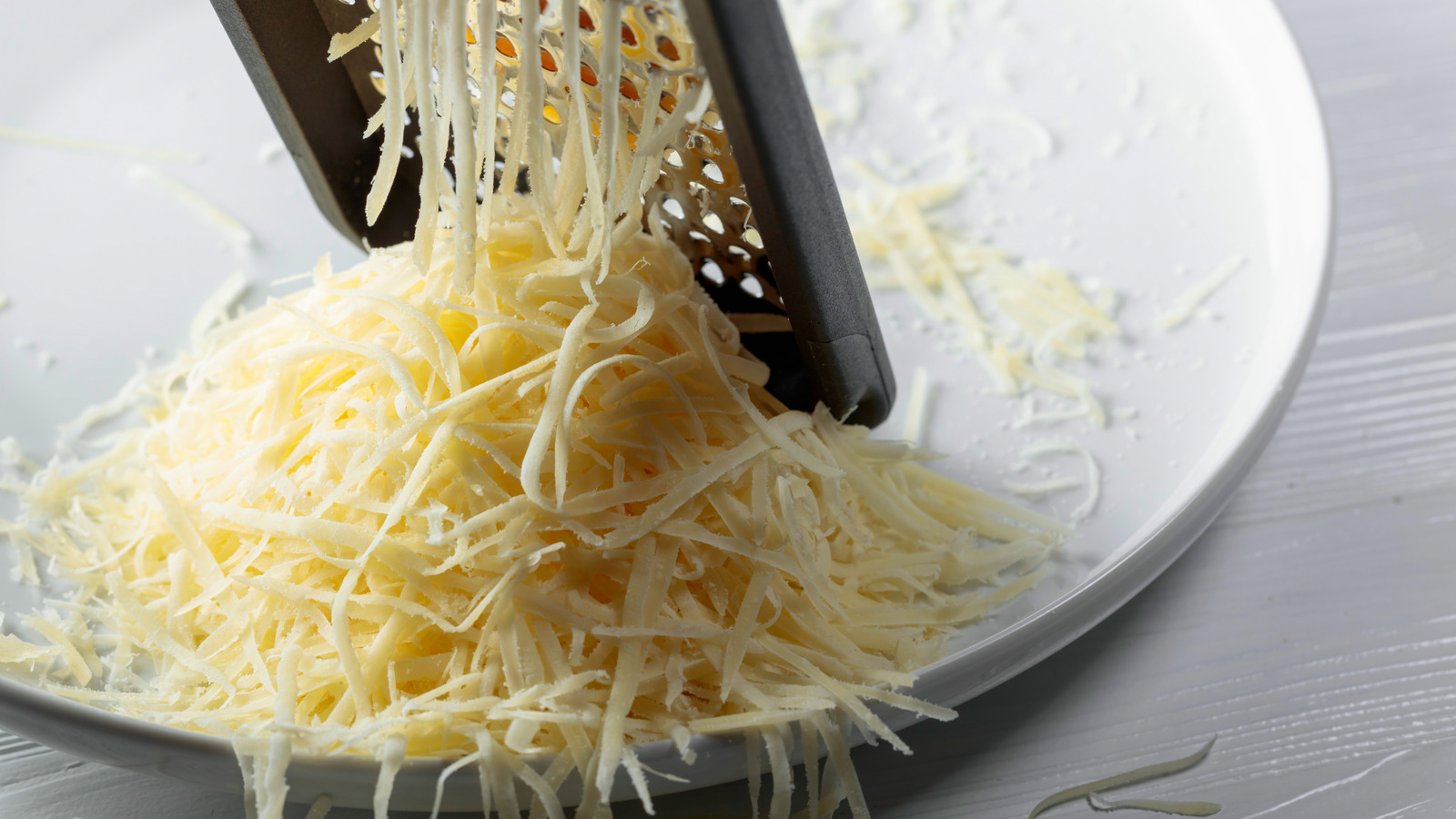 Prevent Scraped Knuckles With One Easy Cheese Grating Trick