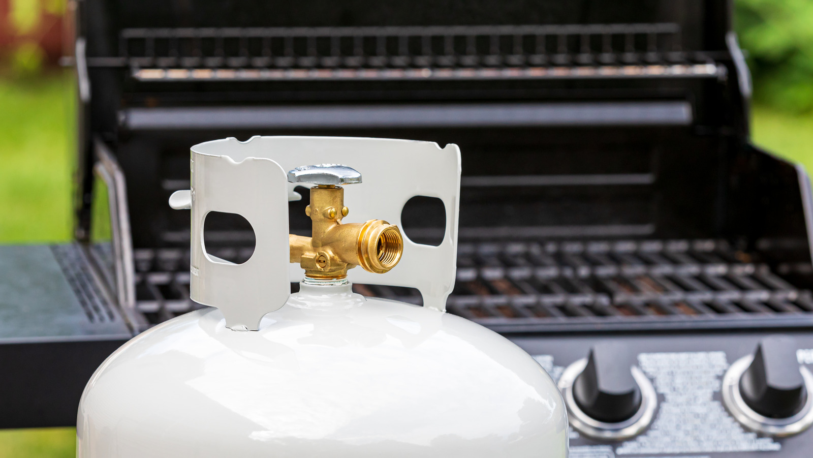 The Grill Cleaning Hack That's Actually Pretty Dangerous