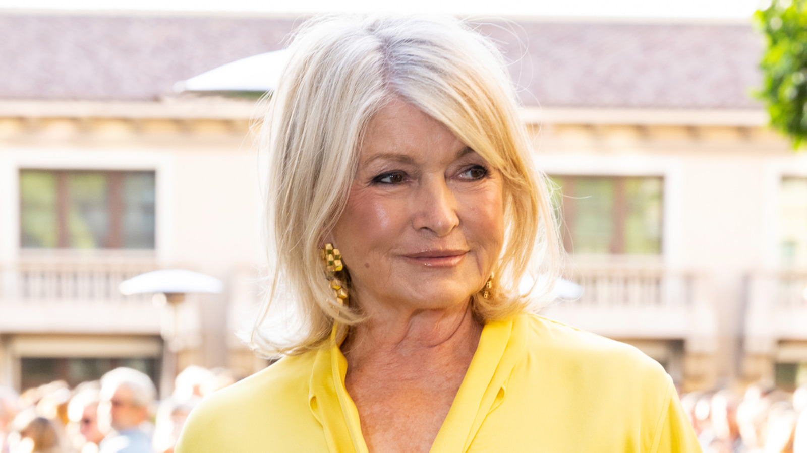 The Kitchen Towel Folding Method That Frees Up Drawer Space (Thanks ...