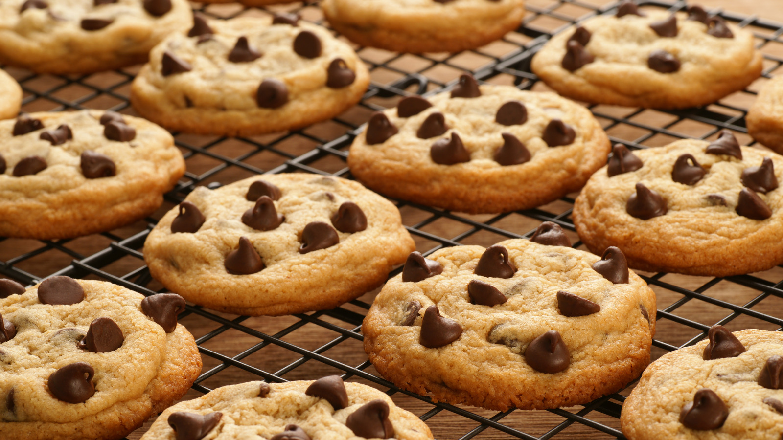 The Mess-Free Trick For Easily Transporting Cookies