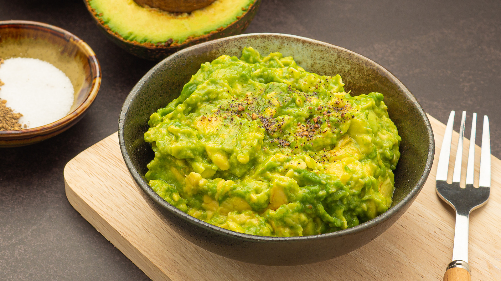 The Plastic Bag Hack For Ultra-Creamy Guacamole